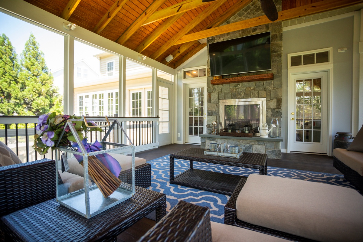 4 Tips and Ideas for Your Outdoor TV Area Design